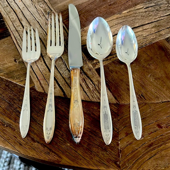 Oneida | Dining | Oneida Flatware Set 5pc Vintage | Poshmark